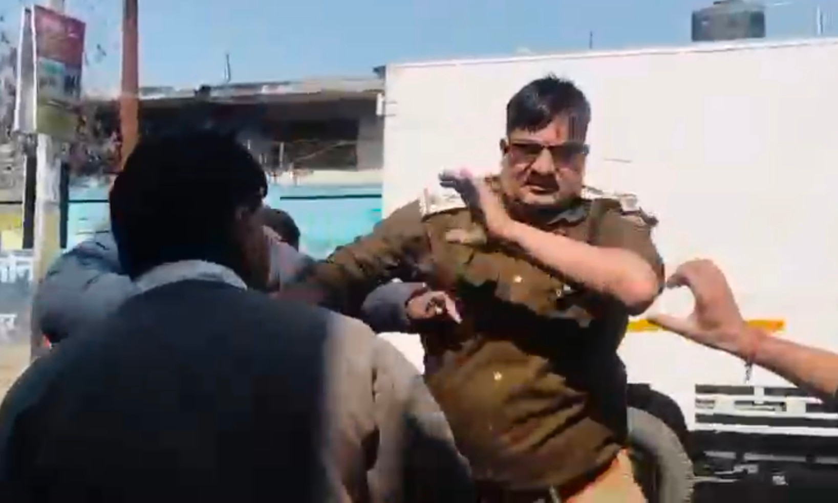 ब्रेकिंग रुद्रपुर:शराबी दरोगा की दिनदहाड़े भाजपा नेता ने कर दी पिटाई, दरोगा जी निलंबित, ‘नेताजी ...