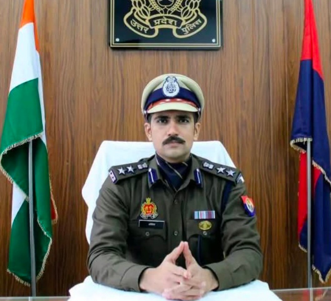 breaking Pilibhit: [UP] नवागत एसपी ने कार्यभार संभाला ही एक्शन में, शहर में फोर्स के साथ किया ...